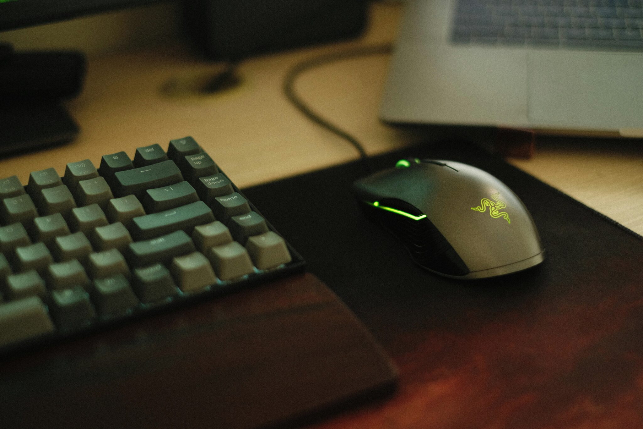 Razer Viper Ultimate Mercury White Review: Why Gamers Love It ...